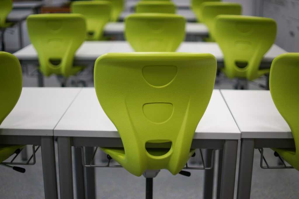 I collaboratori scolastici devono usare i Dispositivi di Protezione ...