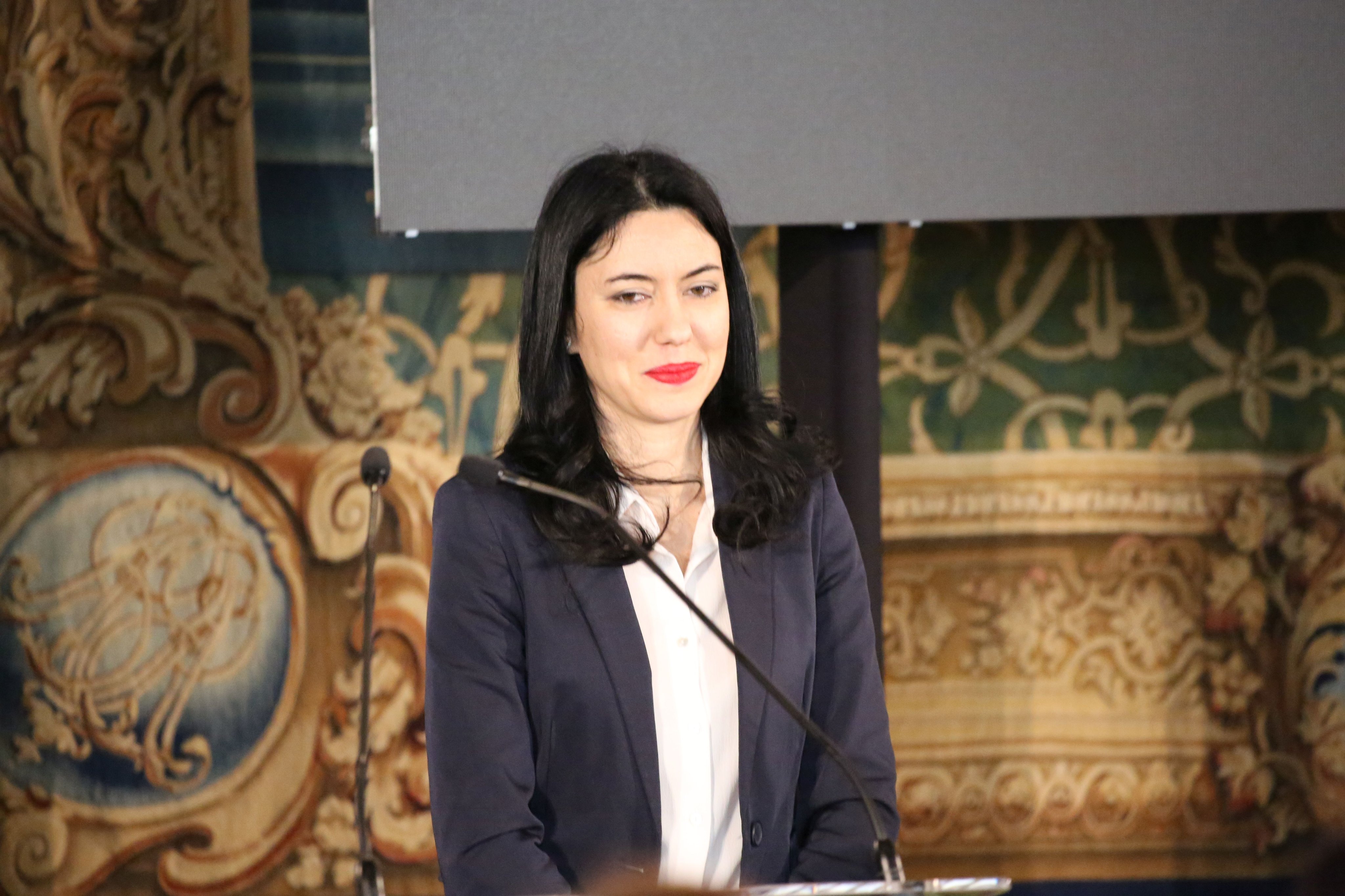 Lucia Azzolina e la brutta pratica degli annunci ad effetto - Notizie ...