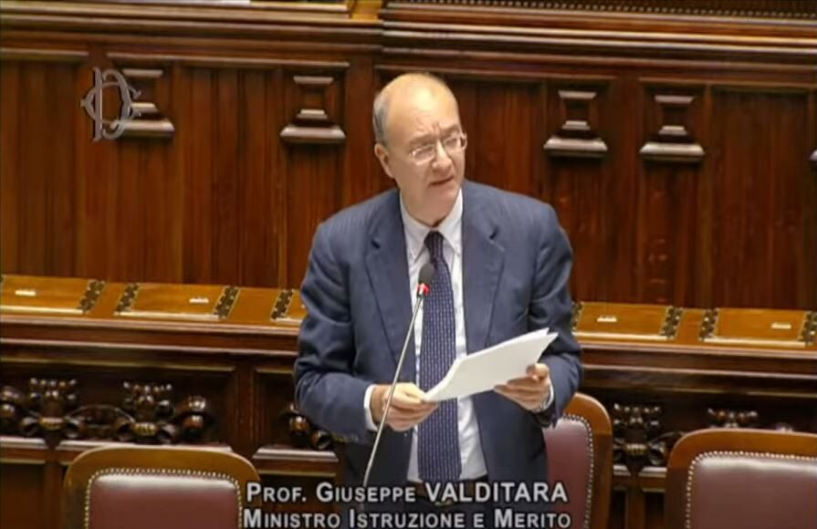 Rinnovo contratto scuola, Valditara al Senato: "Aumenti pari al 5,4% a ...